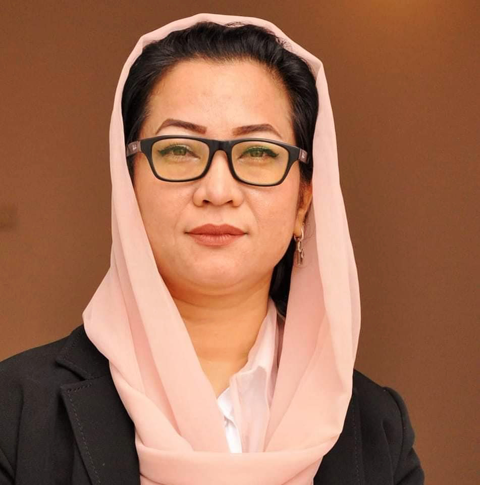 “Ostetrica senza un titolo”: la lotta di Sediqa Mushtaq per riconoscere ...